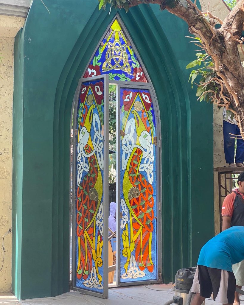 Kaca Patri Pintu utama merlin restaurant - Stained Glass